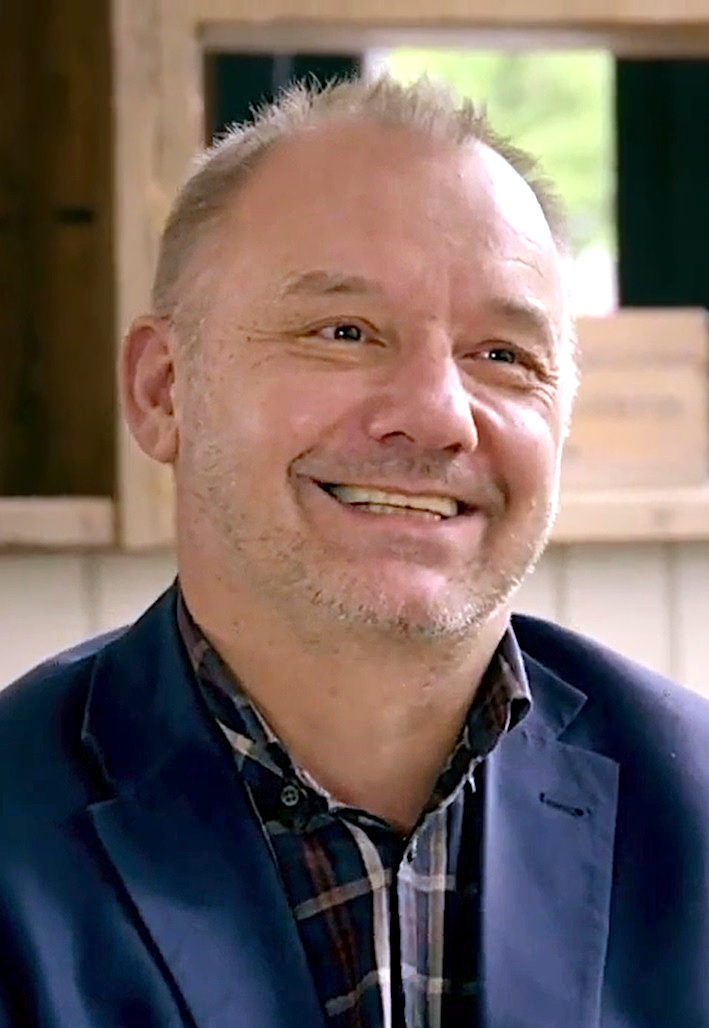Bob Mortimer: A Celebrated Figure in British Comedy – Invisiverse News