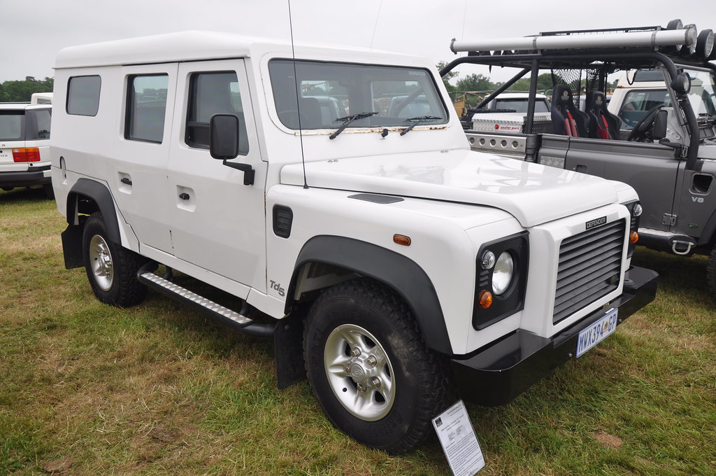 The Legendary Land Rover Defender: A Symbol of Adventure – Invisiverse News