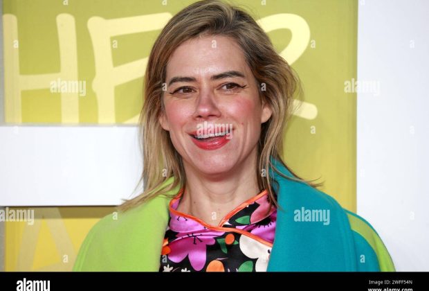 Lou Sanders: A Rising Star in the Comedy Scene – Invisiverse News