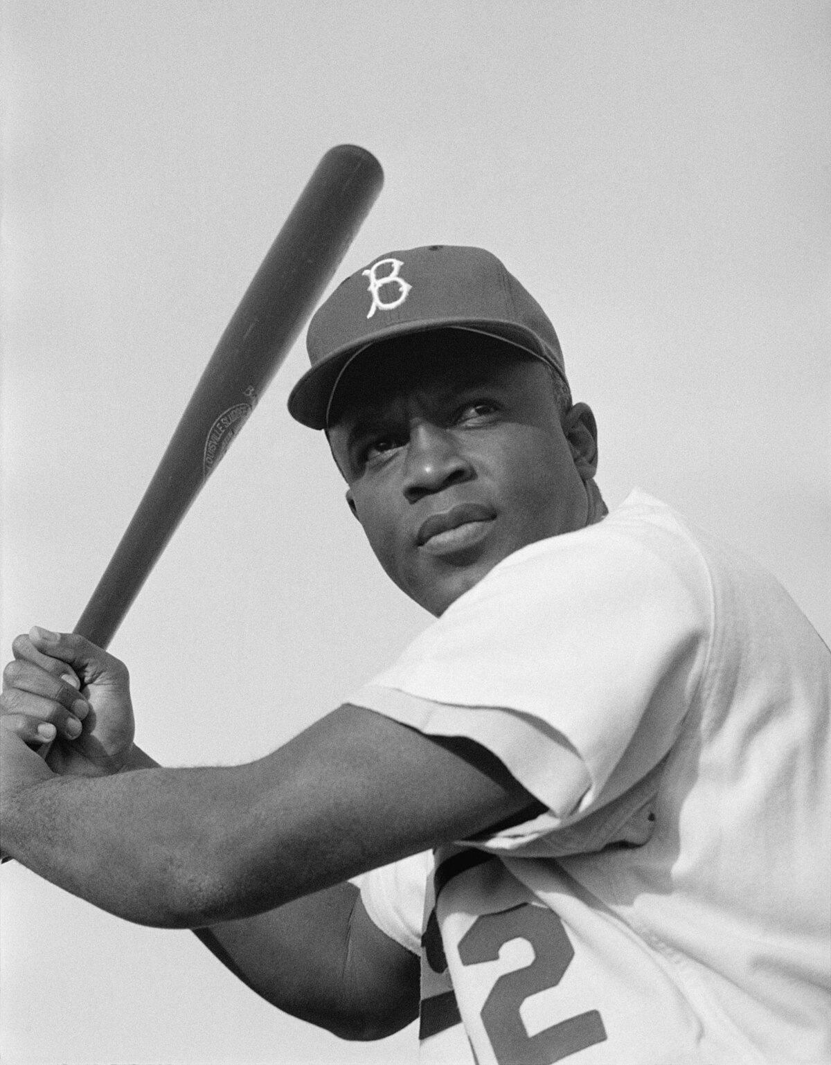 Jackie Robinson: Breaking Barriers in Baseball and Beyond – Invisiverse ...