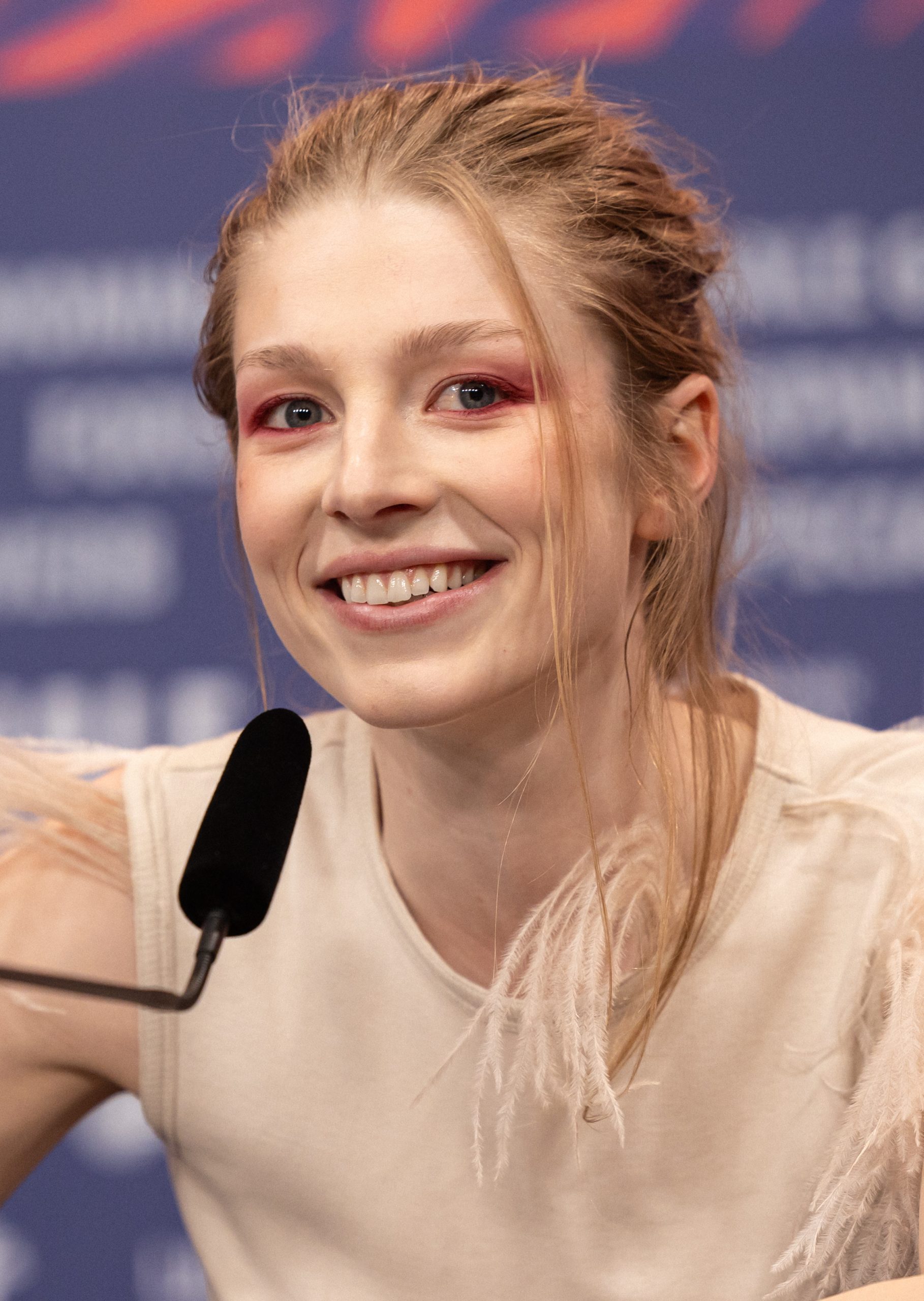 Hunter Schafer: From Model to Activist in Entertainment – Invisiverse News