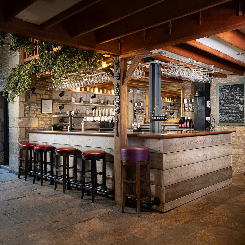 Exploring The Farmer’s Dog Pub: A Community Hub – Invisiverse News