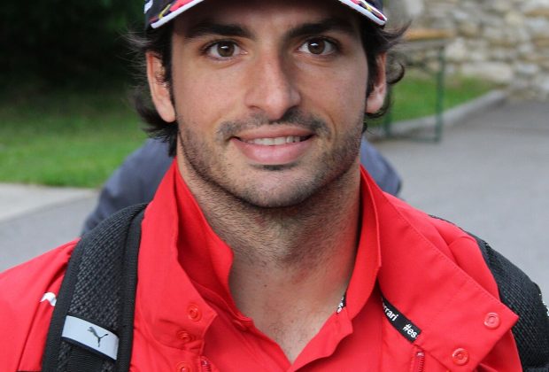 Carlos Sainz Jr.: The Rising Star of Formula 1 – Invisiverse News