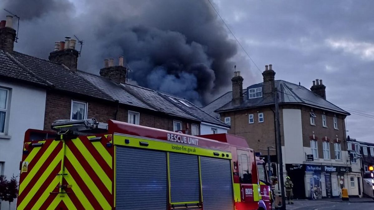 Recent Erith Fire Incident: A Community’s Response – Invisiverse News