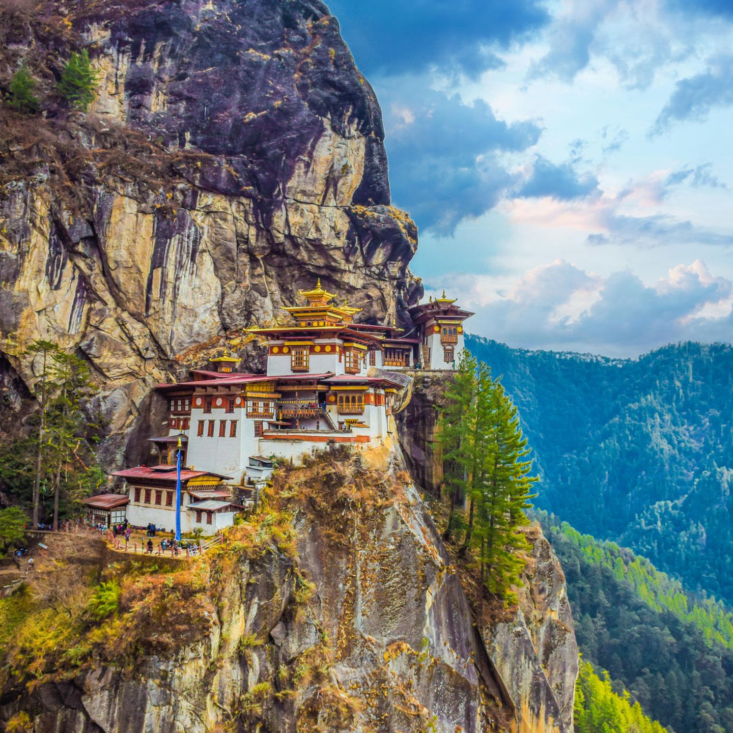 Exploring Bhutan: The Land of Happiness – Invisiverse News