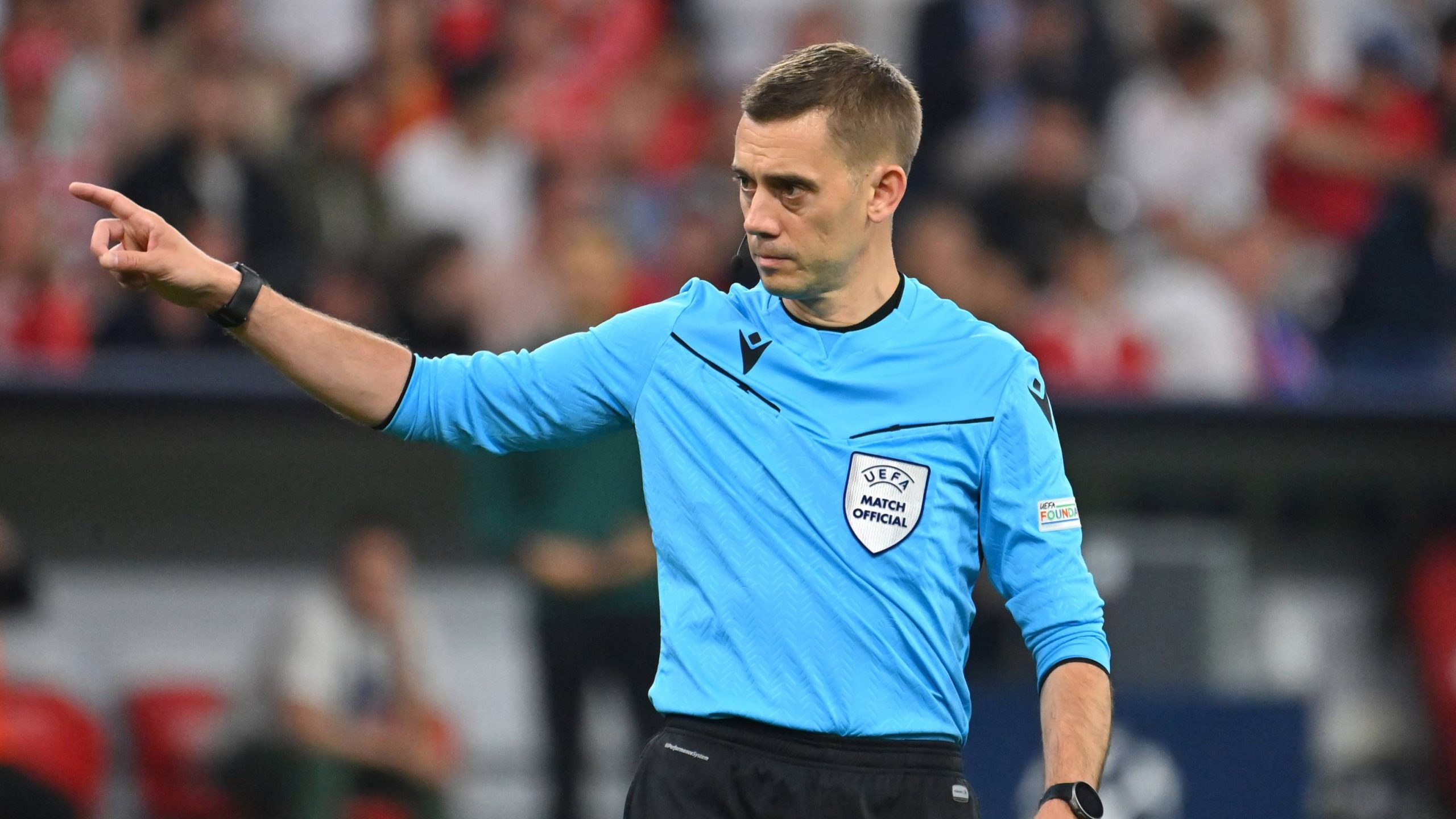Clement Turpin: The Rise of a Premier Football Referee – Invisiverse News