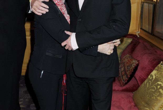 Who is Ruby Wax Married To? A Look at Her Personal Life – Invisiverse News