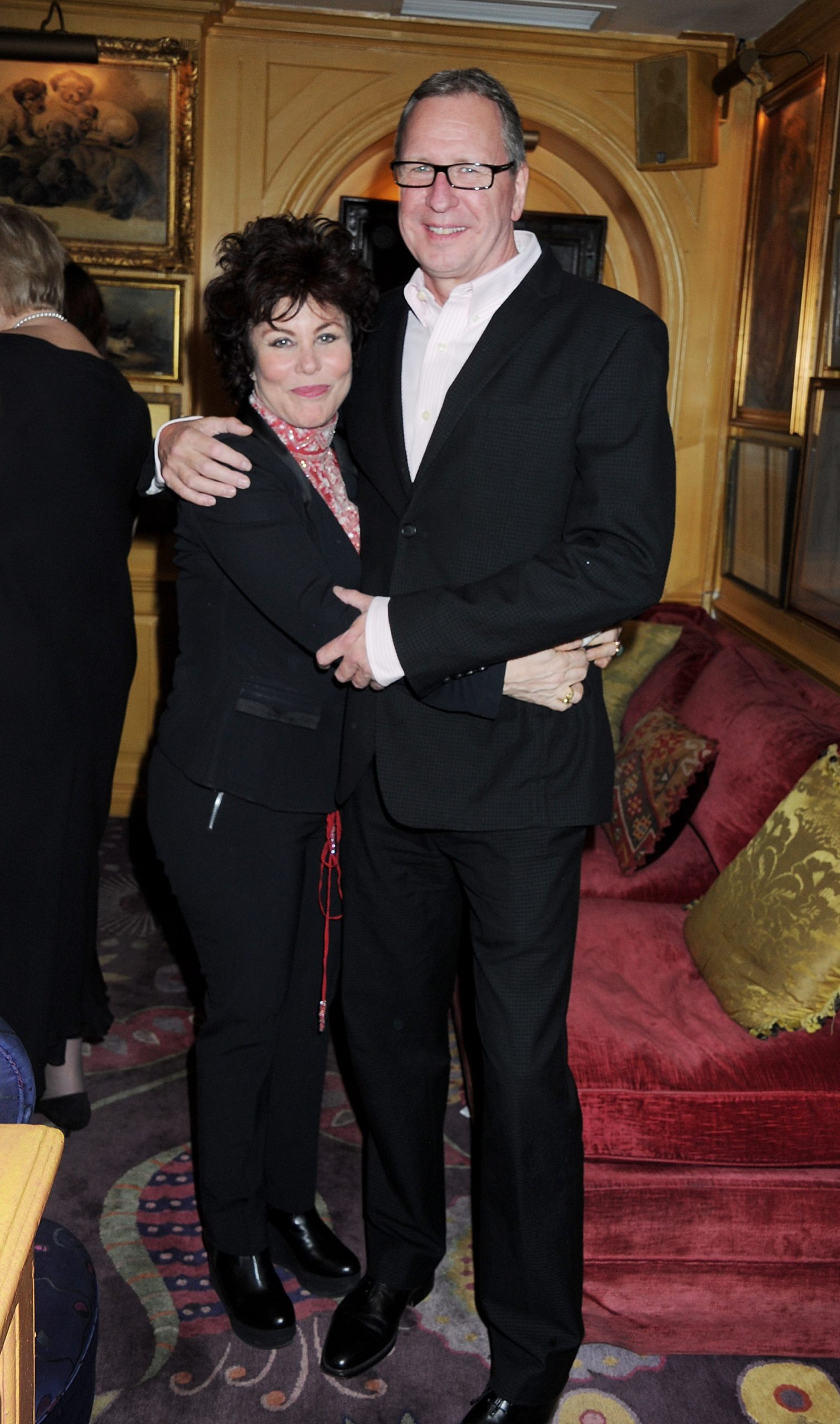 Who is Ruby Wax Married To? A Look at Her Personal Life – Invisiverse News